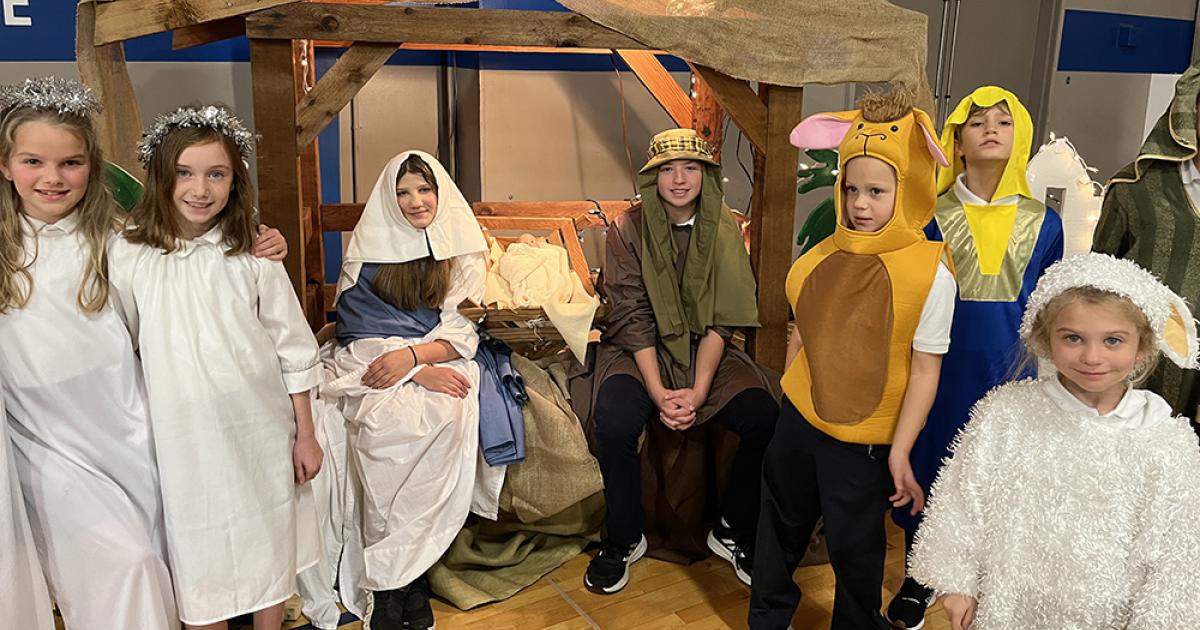 Students Portray Live Nativity and Living Advent Wreath | One Voice ...