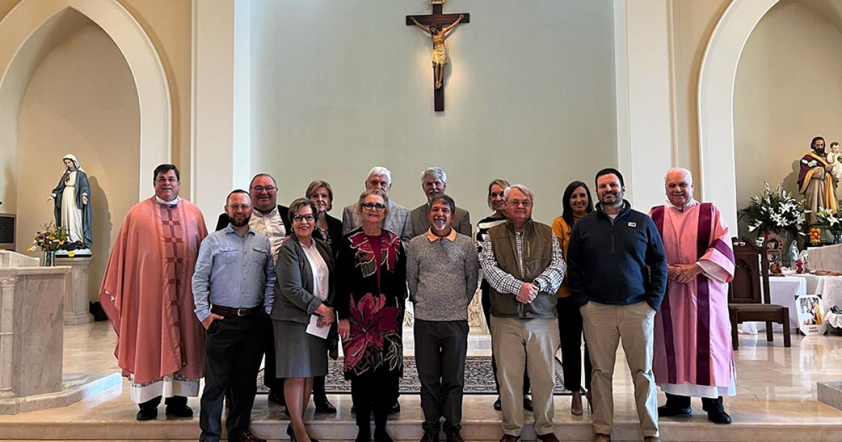 Parish welcomes six men and women to the parish | One Voice Magazine